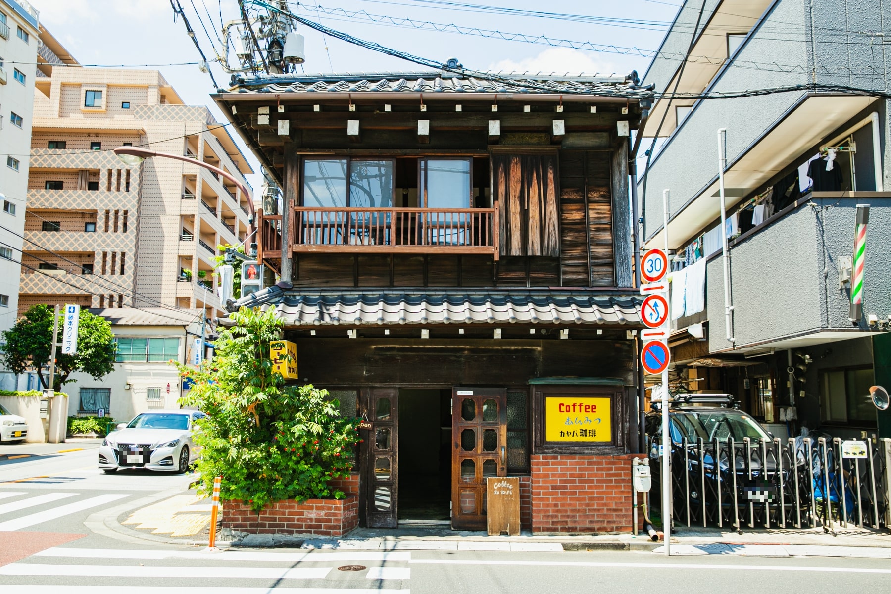 The 15 Most Photogenic Cafes In Tokyo You CAN'T Miss In 2025