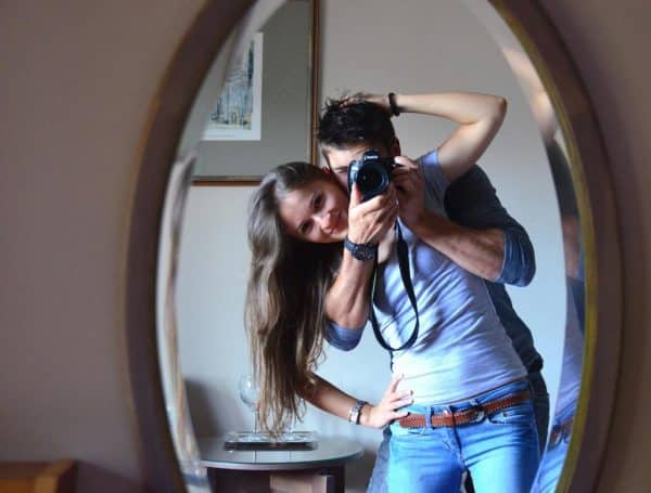 The 20 Best Photo Poses for Couples To Prepare Your Photoshoot