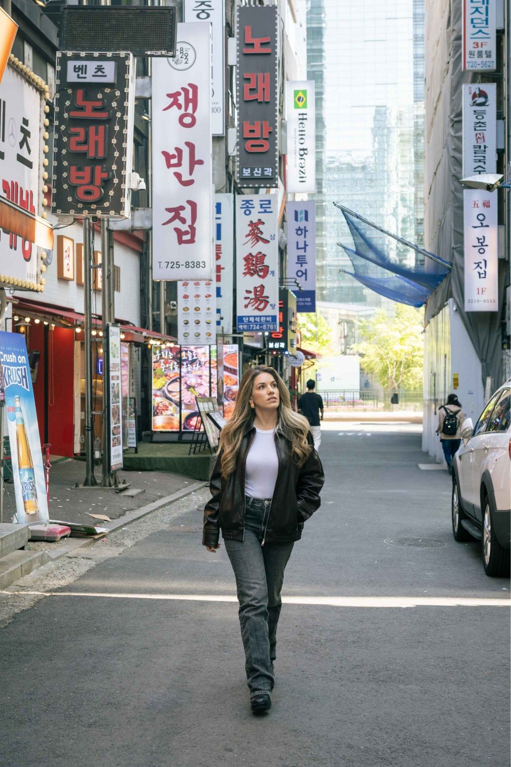 22 Photo Poses for Women to Inspire Your Next Photoshoot