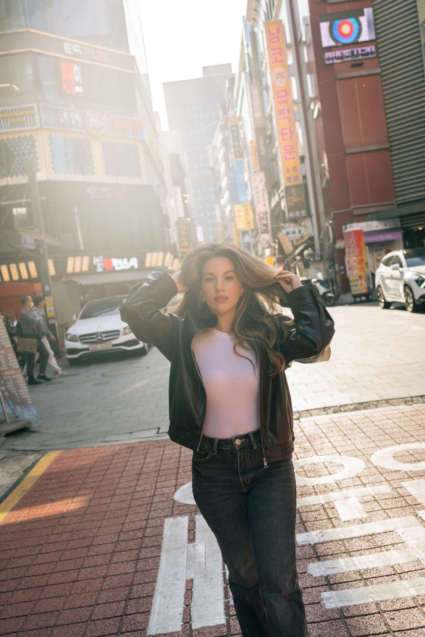 22 Photo Poses for Women to Inspire Your Next Photoshoot