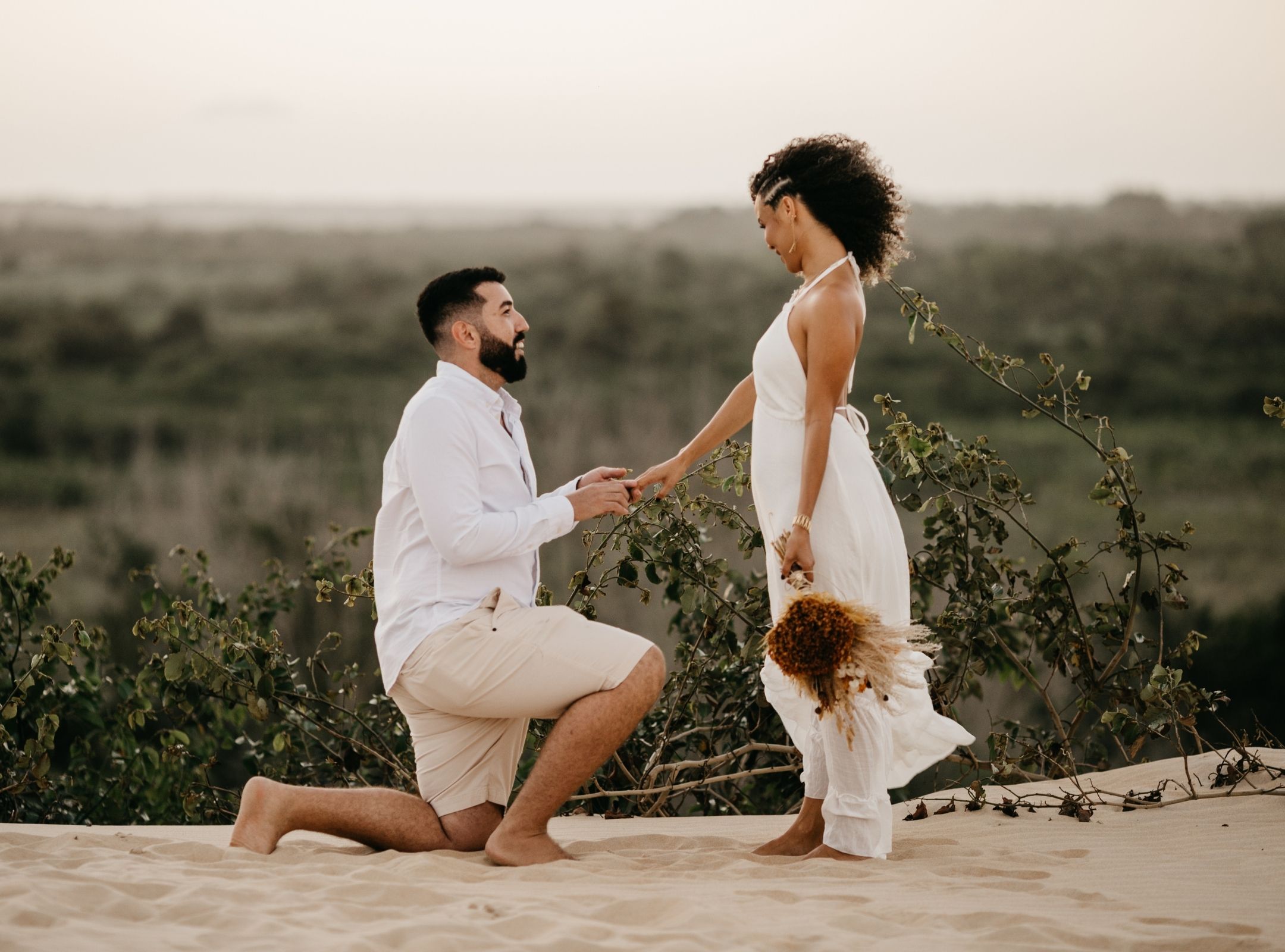 15 Engagement Photo Poses Ideas To Know Before Your Proposal