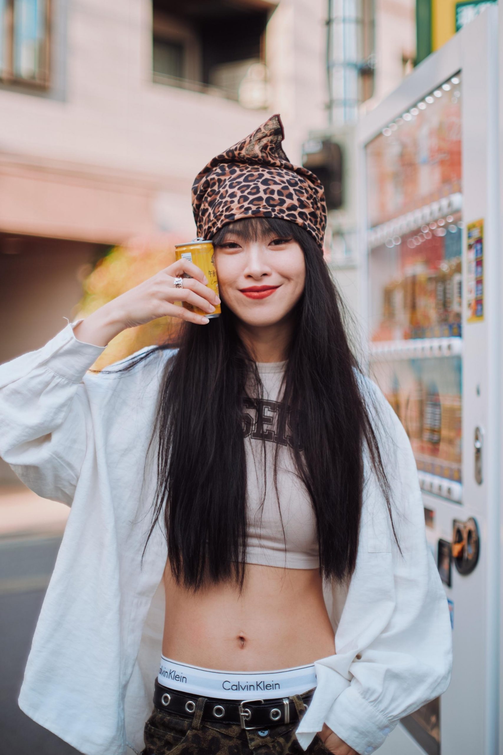 22 Photo Poses for Women to Inspire Your Next Photoshoot