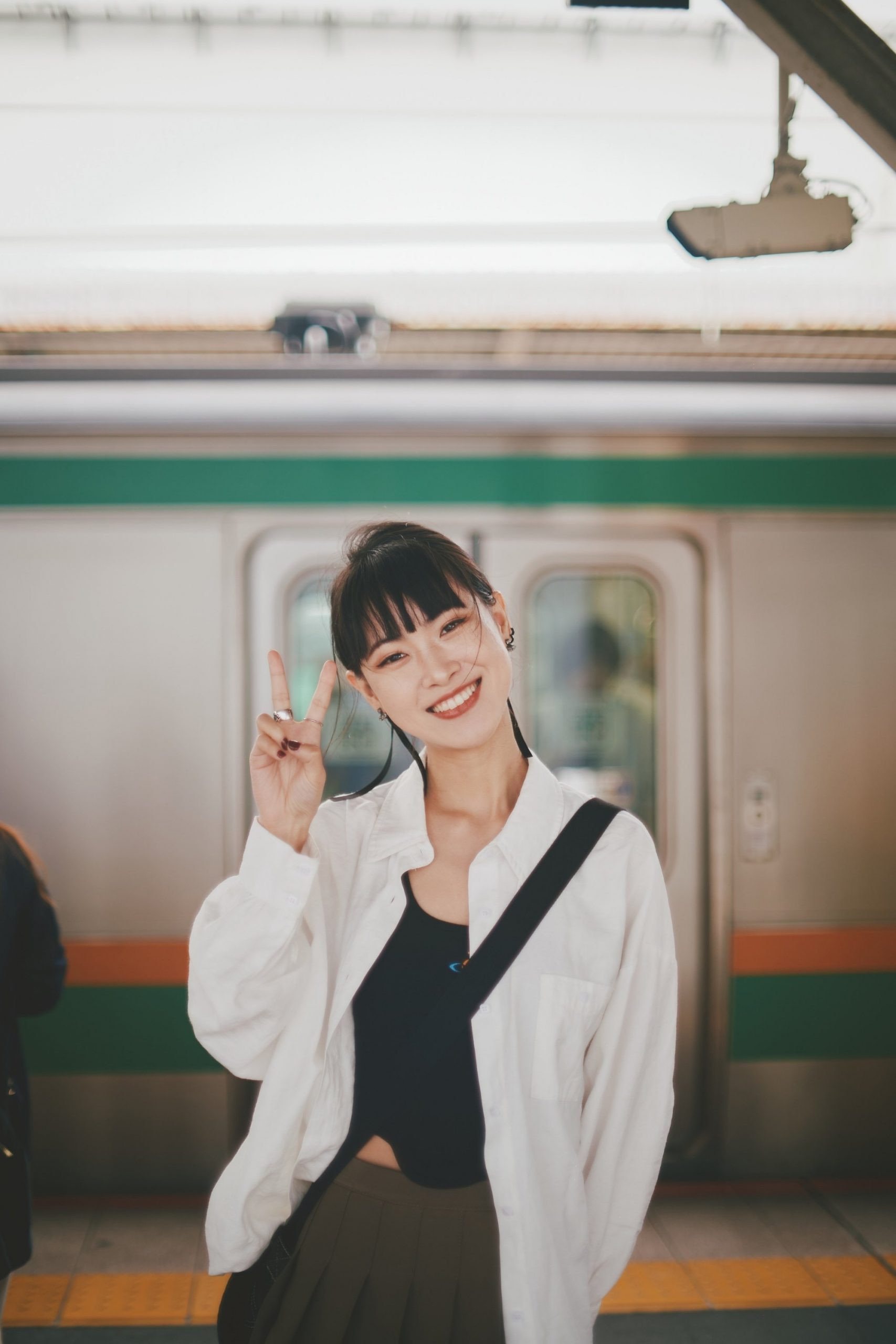 22 Photo Poses for Women to Inspire Your Next Photoshoot