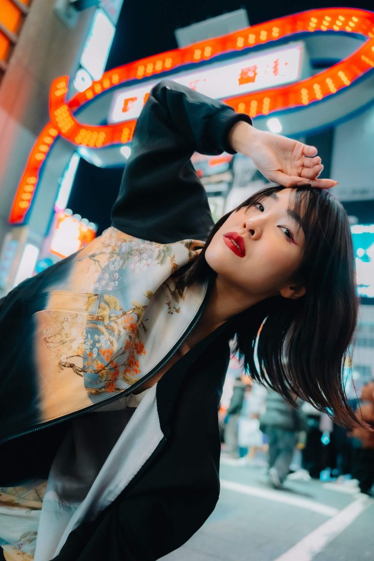 22 Photo Poses for Women to Inspire Your Next Photoshoot